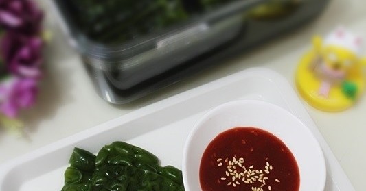 Making Gompi Miyeok (Steamed Pork) Pickles