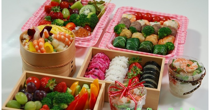Kimbap lunch box full of live tips