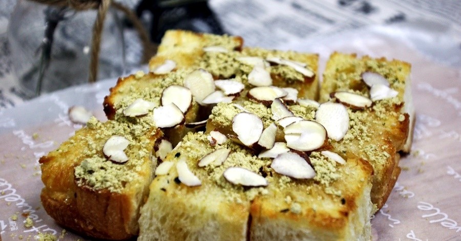 Congolese honey bread