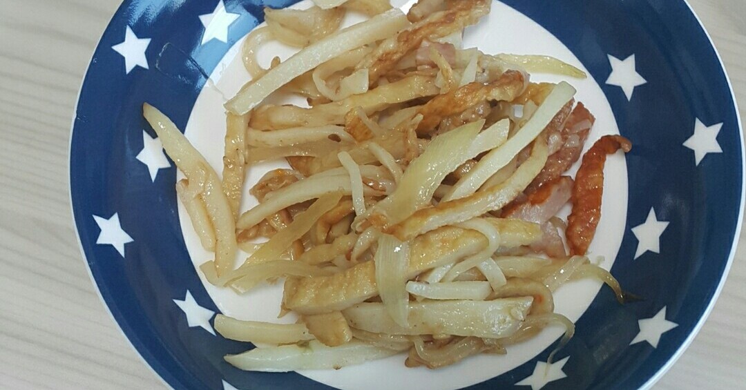 [Potato shredded fish cake ham stir-fry] Simple potato shredded