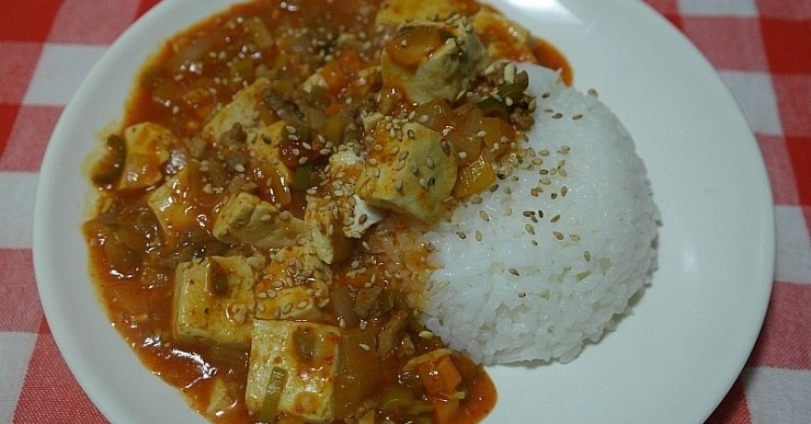 "Mapa Tofu" y "Mapa Tofu Bapbab" utilizando salsa de tomate