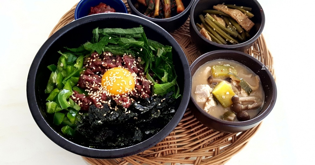 You have to eat it after eating yukhoe Raw beef mixed with rice