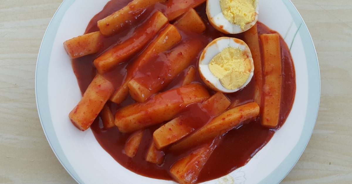 Making tteokbokki that feels like a temple
