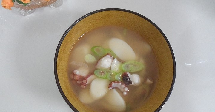 a home-style meal / octopus rice cake soup