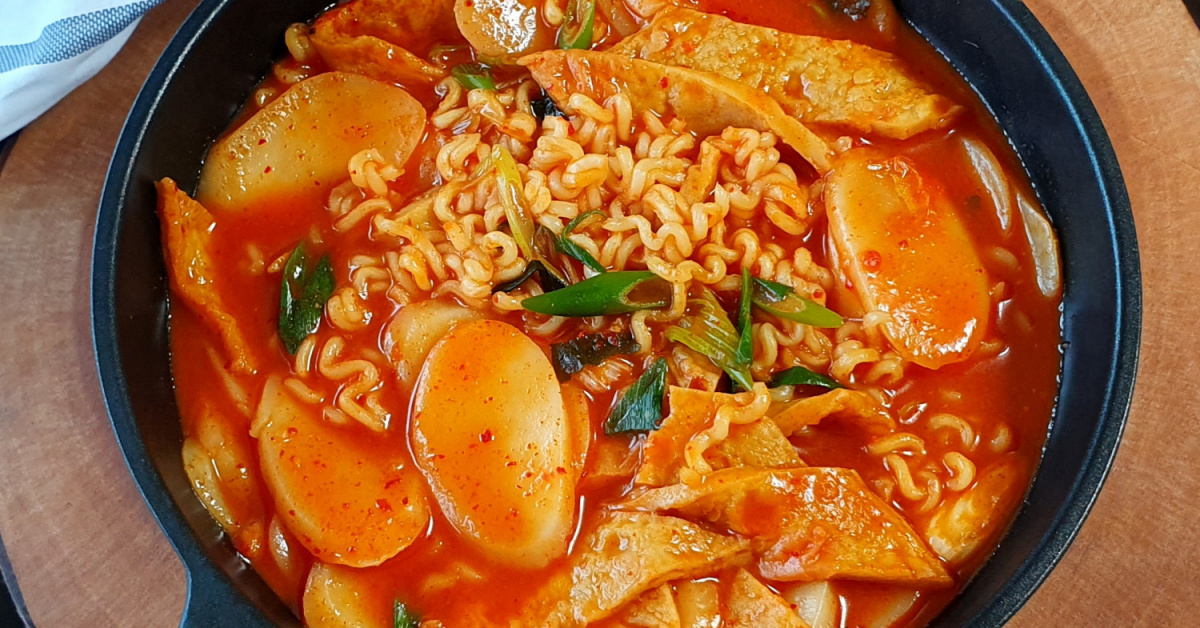 Sumi's Tteokbokki and Sumi's side dishes