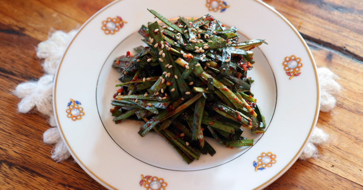 Chives / Seasoned chives and red pepper paste