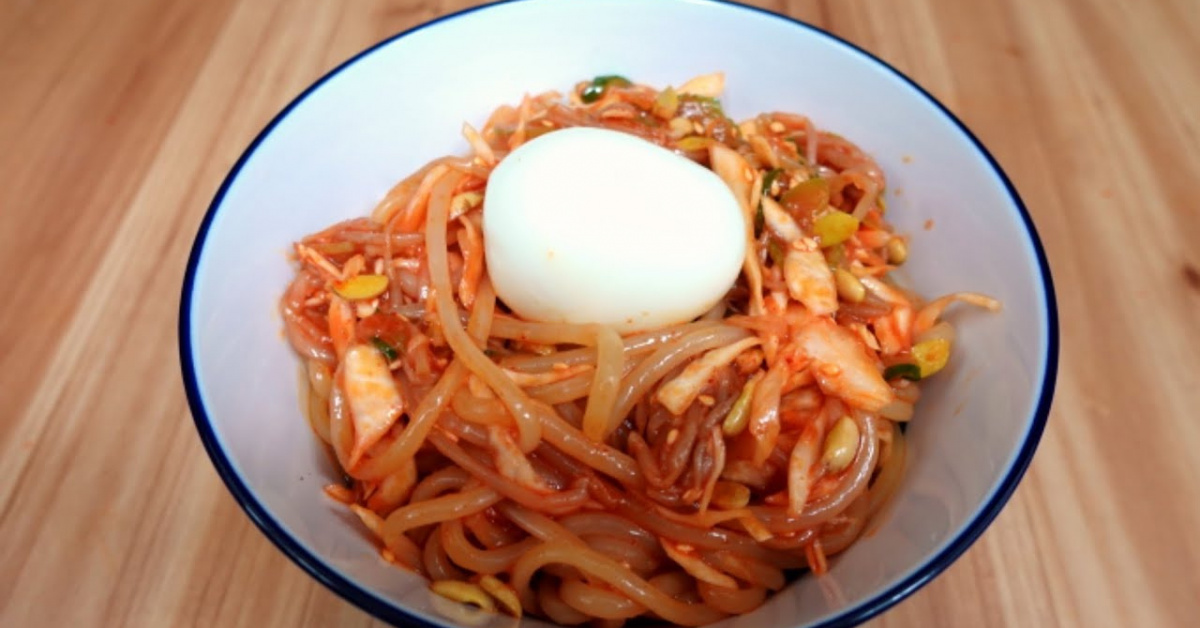 Delicious jjolmyeon with simple sauce
