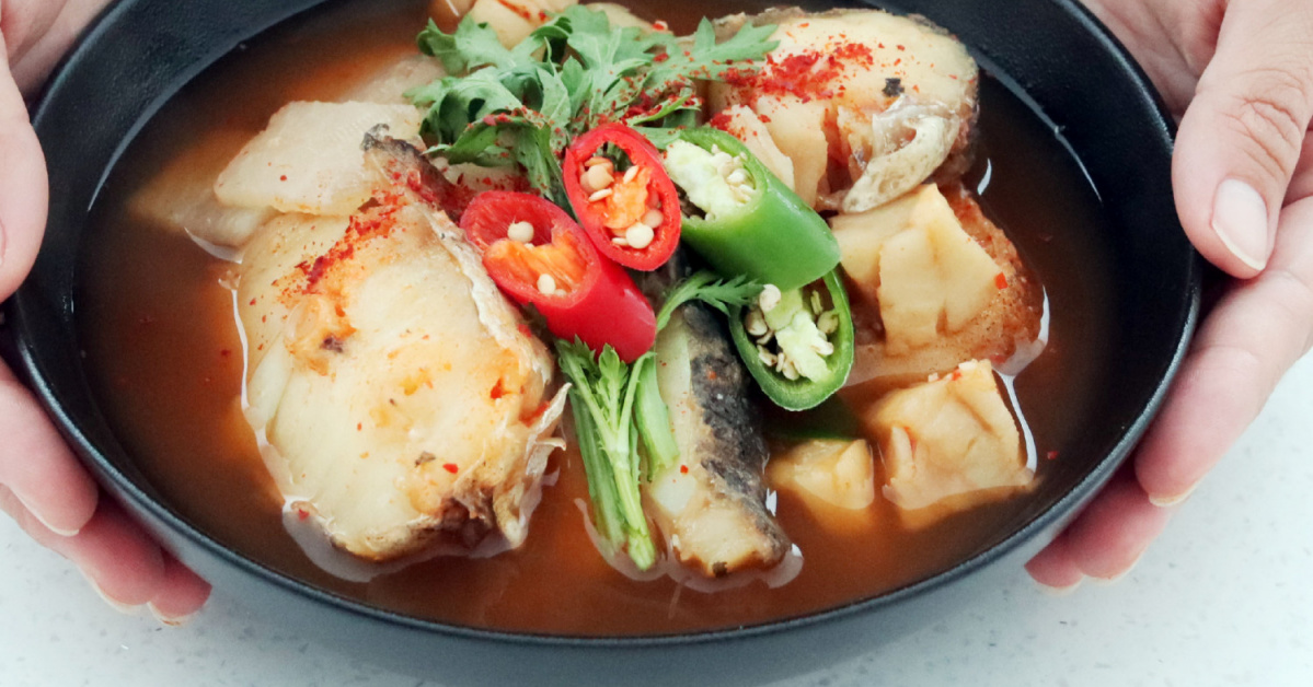 Making Dongtae-tang & Dongtae-jjigae with a broth pack and trimm