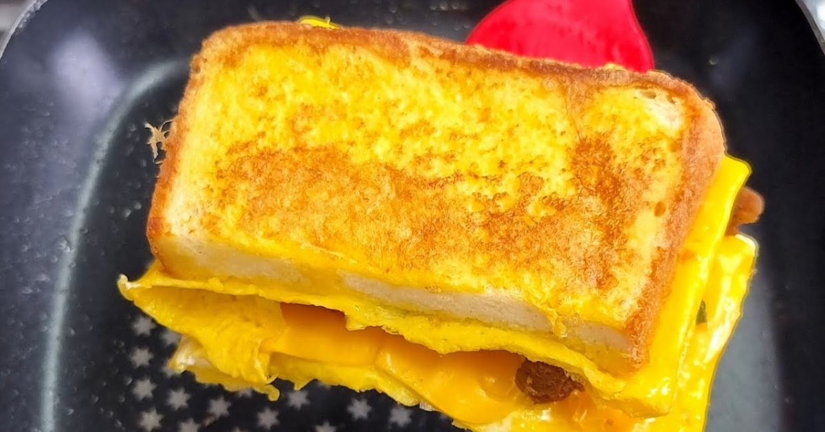 Easy and quick winpan toast for breakfast brunch lunch box