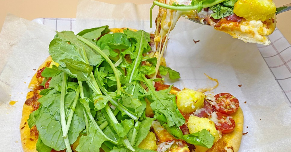 How to make homemade pizza Lucola Hawaiian pizza