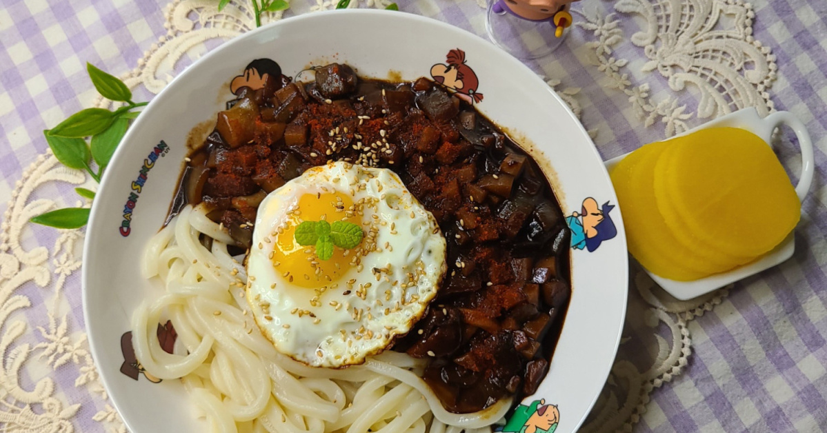 시판 짜장가루로 불맛 짜장면 만들기! 이걸 넣으면 가정집에도 불맛이?